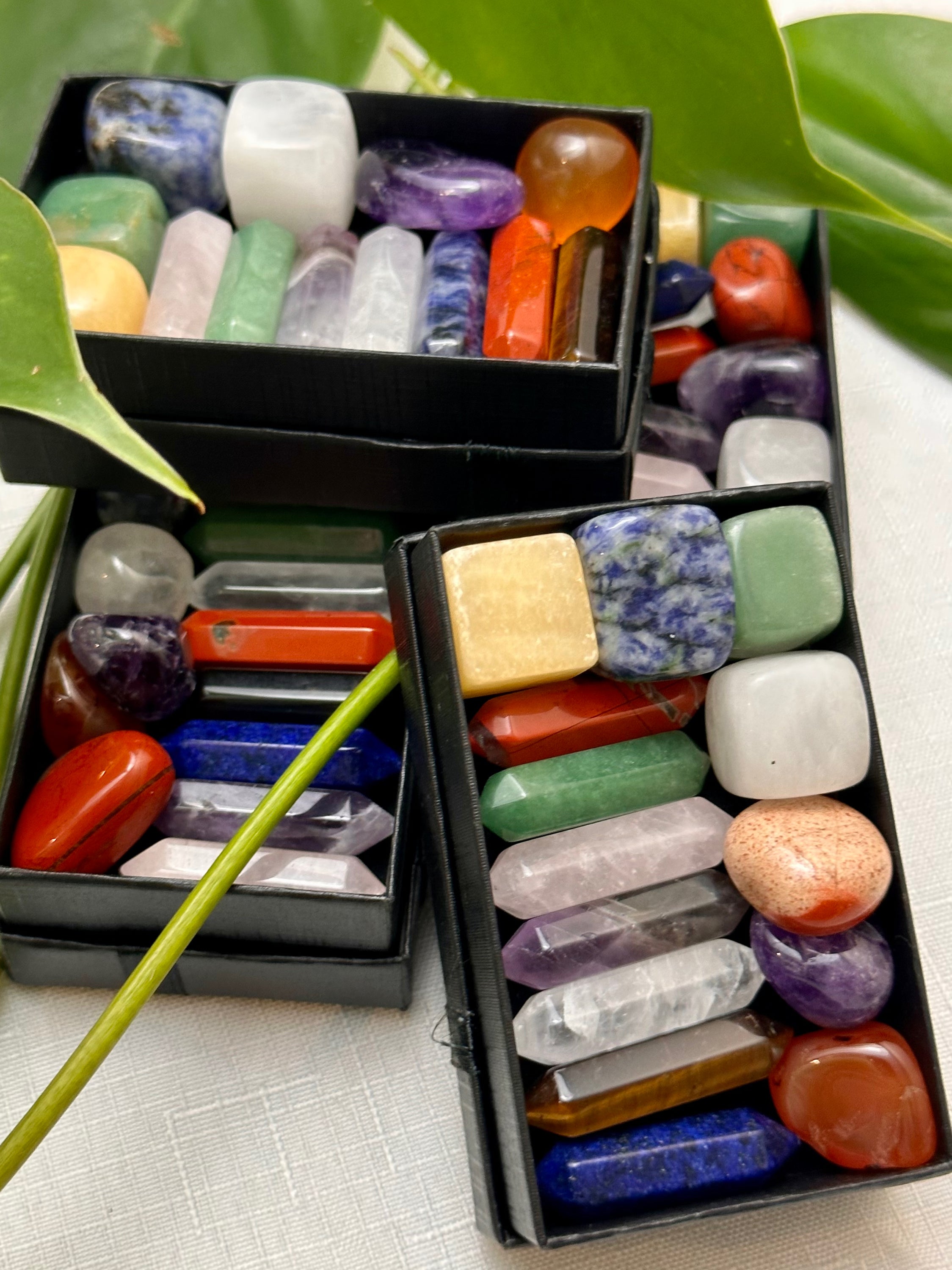 14 Piece Crystal Gift Box including Rose Quartz, Amethyst, Tigers Eye ...